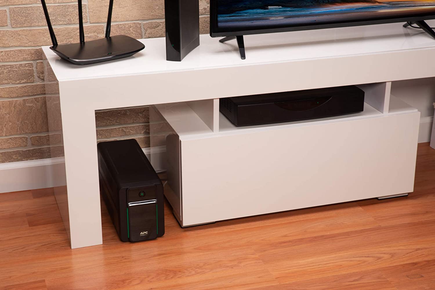 APC BVX900LI-MS EASY UPS BVX 900VA, 230V, AVR, UNIVERSAL SOCKETS UPS ...